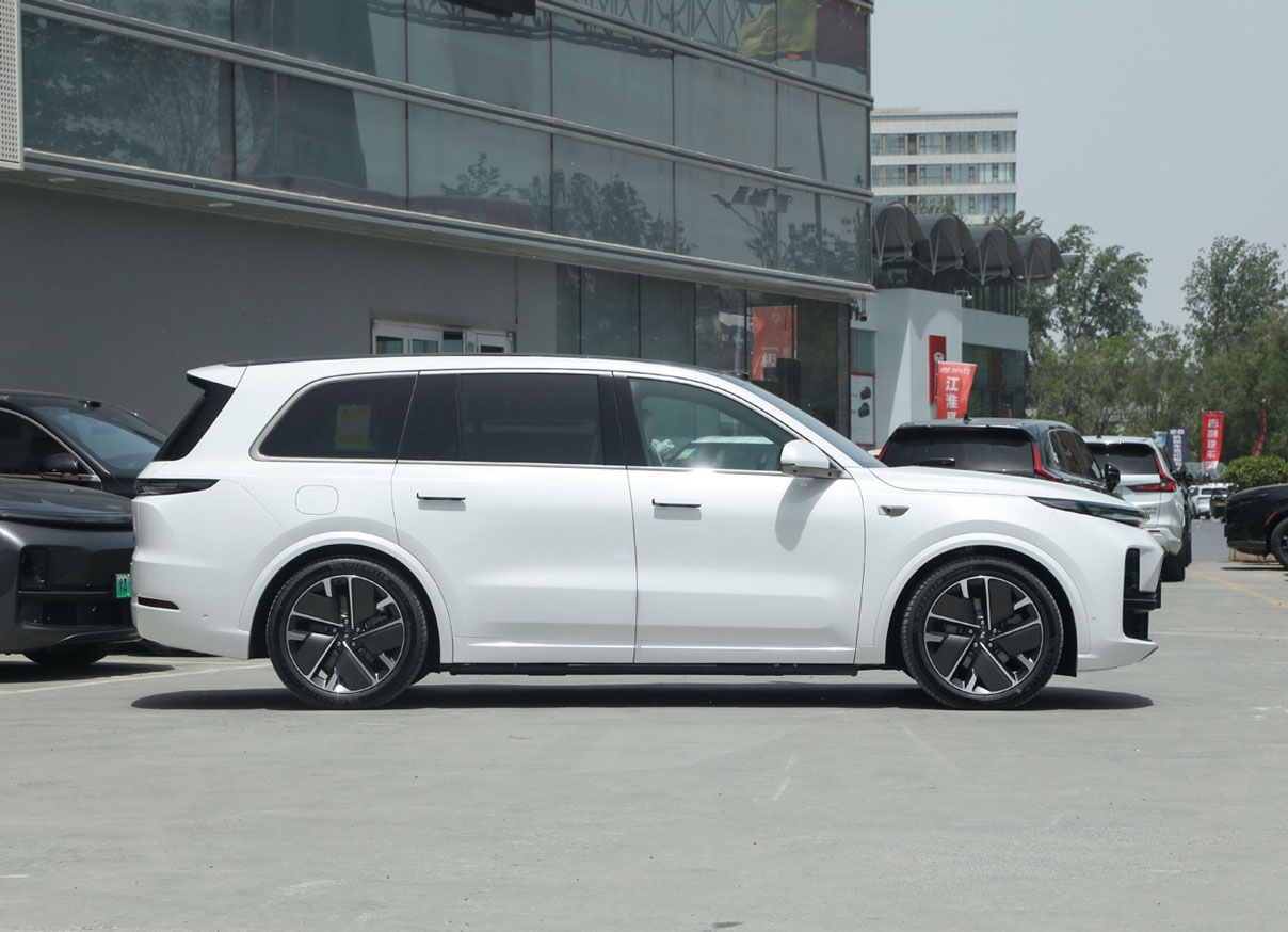 40.69万起 | 理想L9 - 三代同车：以1400km续航+五屏交互，终结家庭出行焦虑 - EV电动汽车･世界电动汽车机器人资讯网